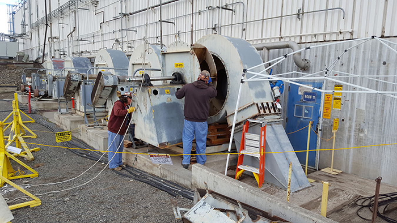 Hanford Crews Maintain Building to Support Hazardous Cleanup ...