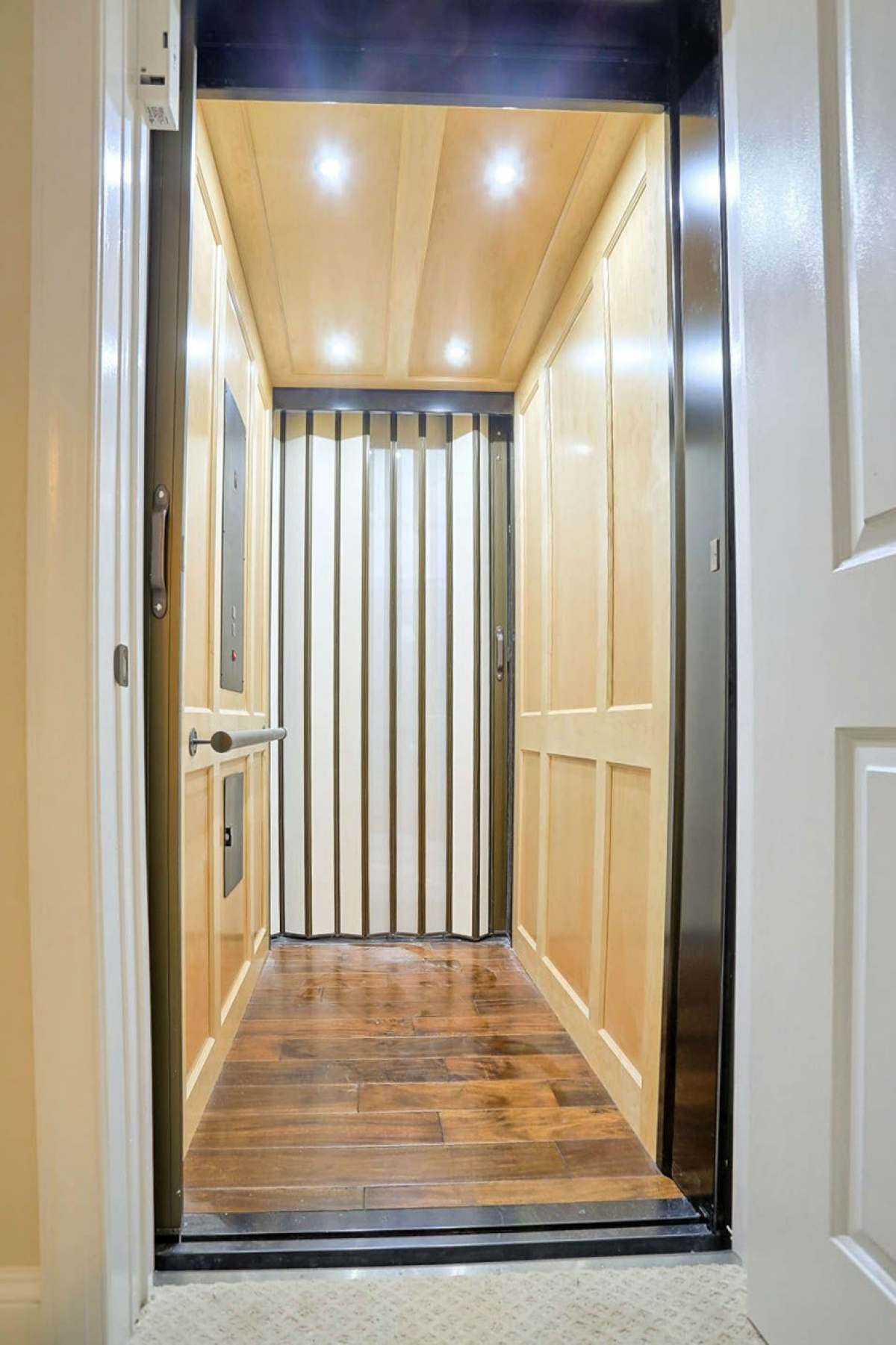 DOE Tour of Zero: The Courtyards by High Performance Homes | Department ...